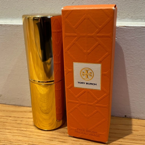 Tory Burch | Makeup | New Tory Burch Retractable Face Brush In Gold ...
